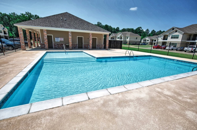 Clubhouse/Pool/Exterior