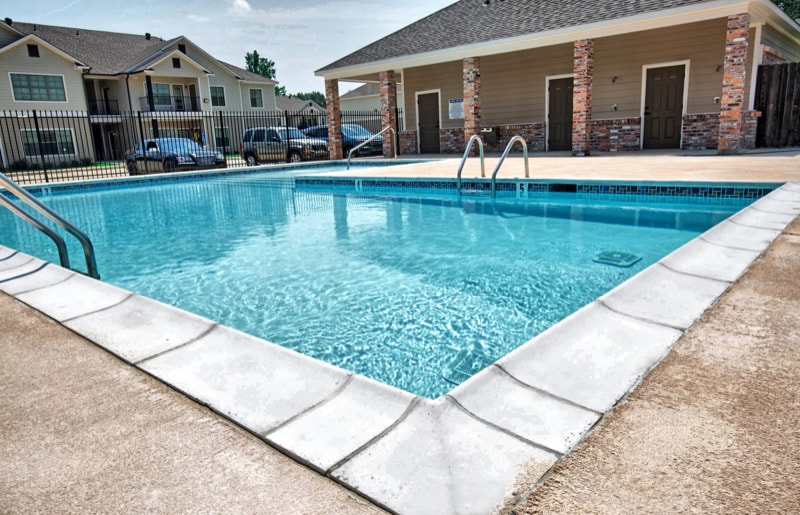 Clubhouse/Pool/Exterior